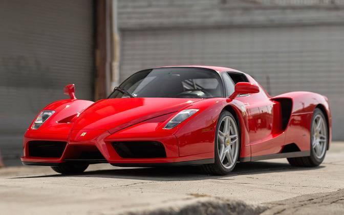 El Ferrari Enzo ex Papa Juan Pablo II, vendido en 6.05 millones de dólares