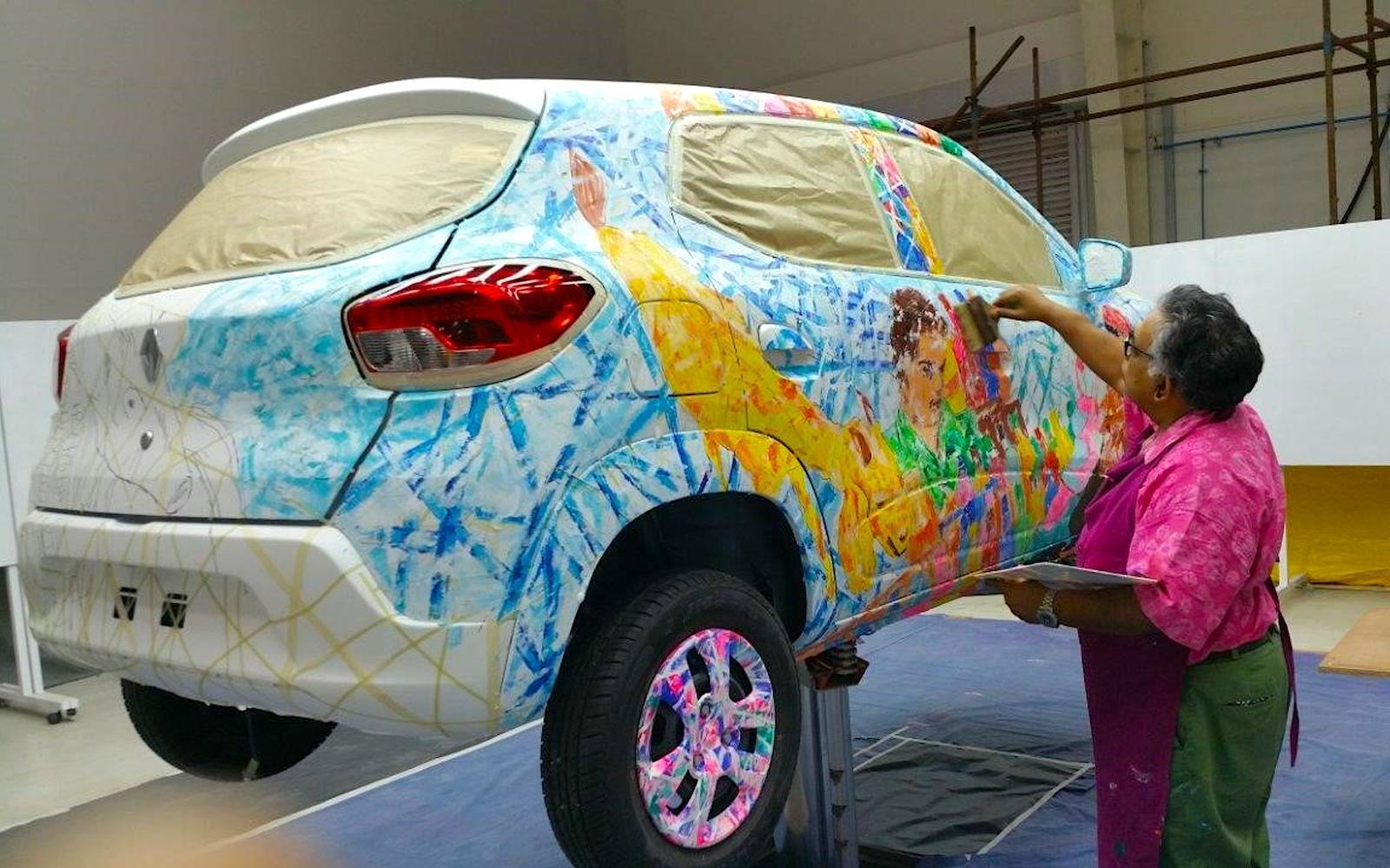 Un Renault Kwid transformado en ‘Art Car' es exhibido en Francia