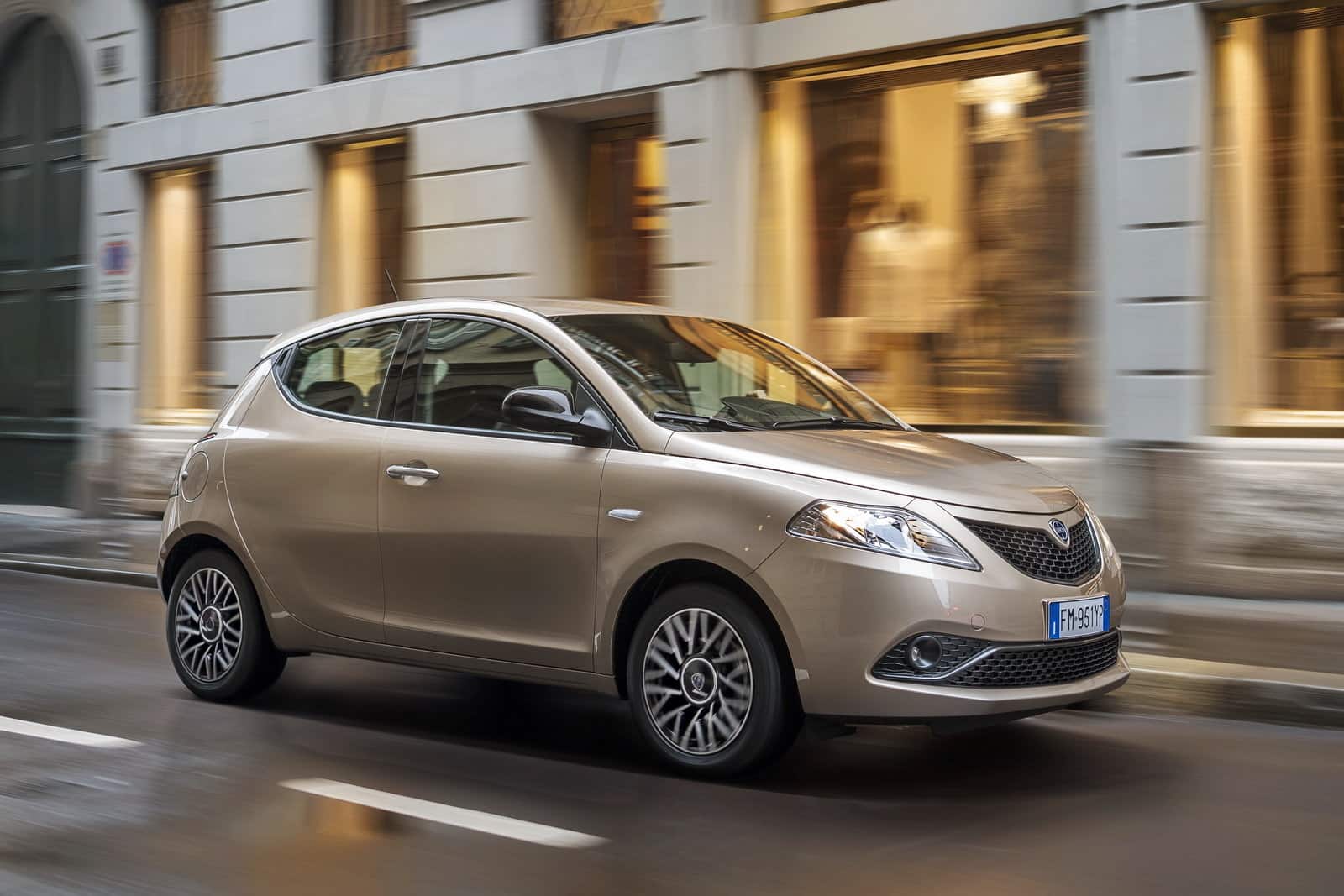 El Lancia Ypsilon Hybrid se estrena en Italia